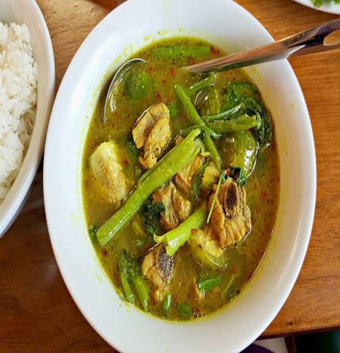 Samlar machu (Cambodian sour soup) | Travel Guide | VietAsia Travel
